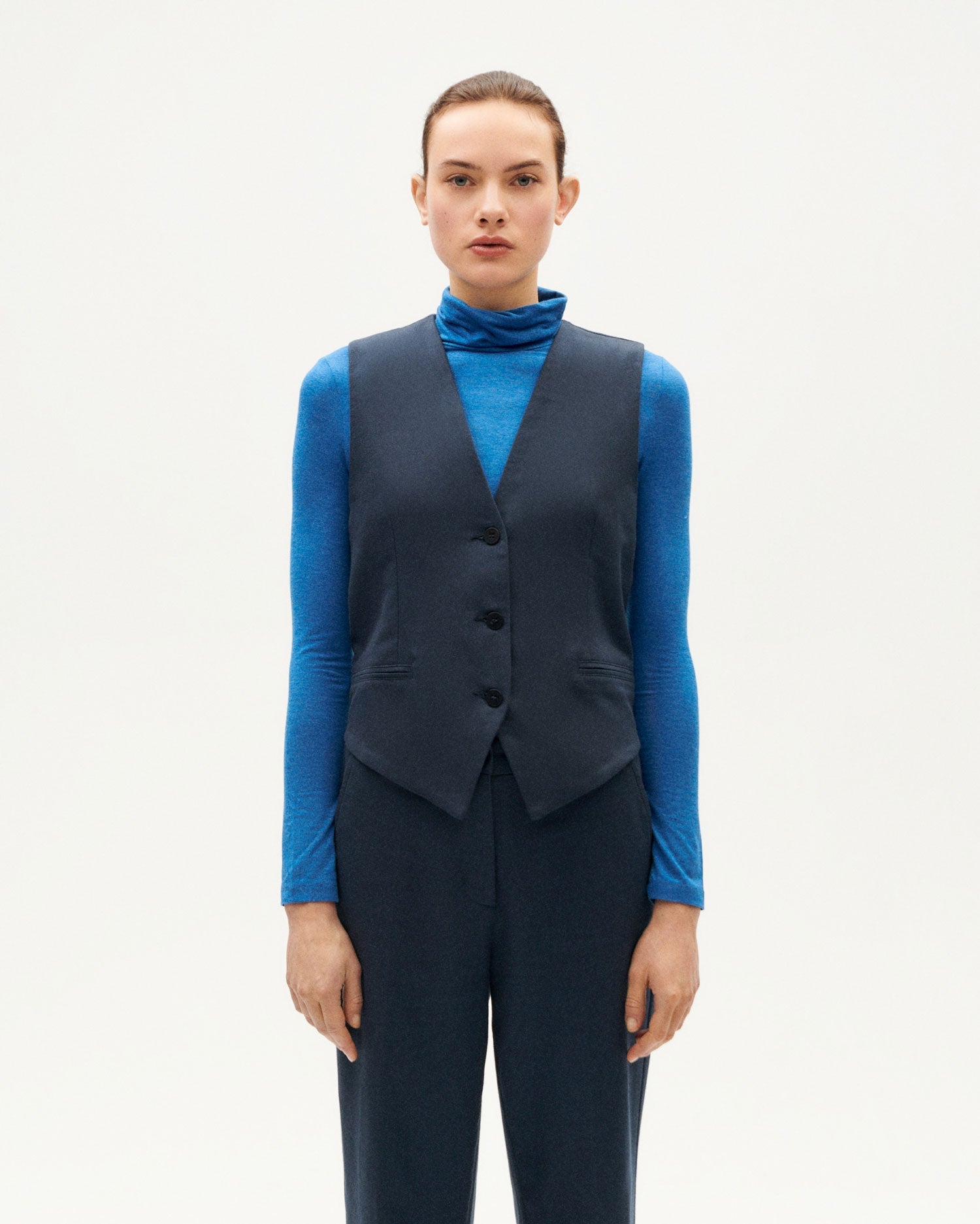 Dark blue Edith vest sustainable woman | Thinking MU – THINKING MU APAC